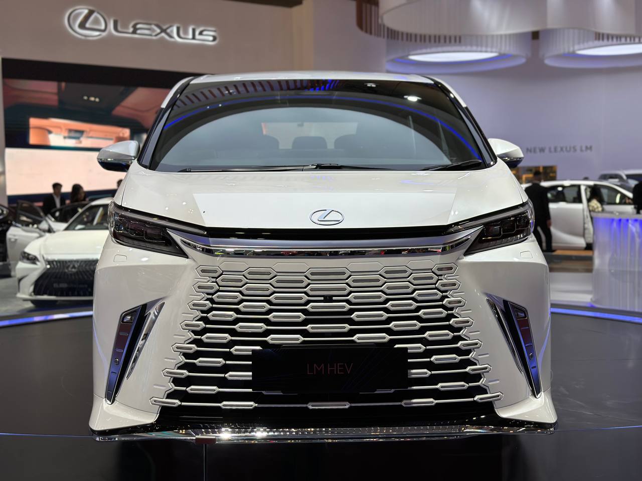 Lexus LM 2024 chọn GIIAS 2023 để "chào sân" Đông Nam Á, nhiều khả năng ...