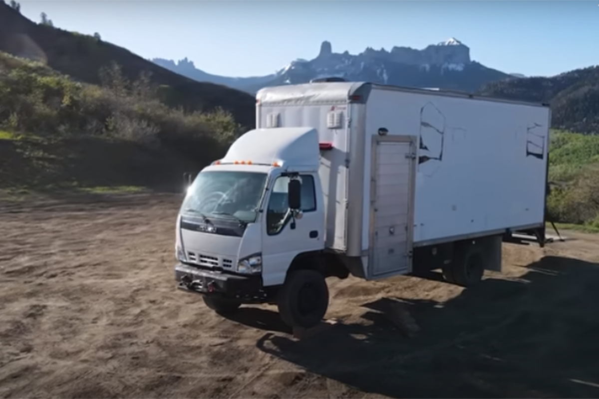 Khám phá chiếc Isuzu 4WD Box Truck Camper - Ngôi nhà nhỏ tối ưu công ...