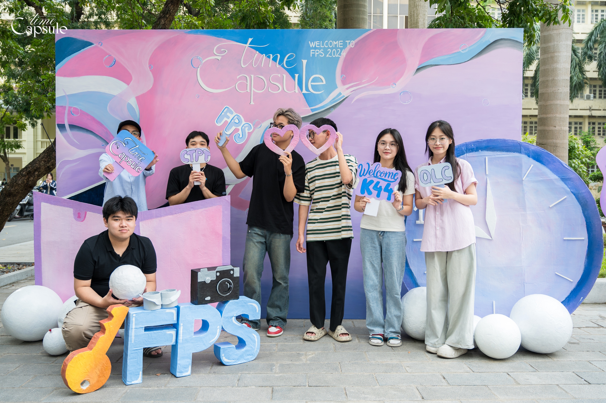 Cất giữ kho tàng ký ức tại photo booth “FPS 2024 - Time Capsule” cùng sinh viên trường Báo