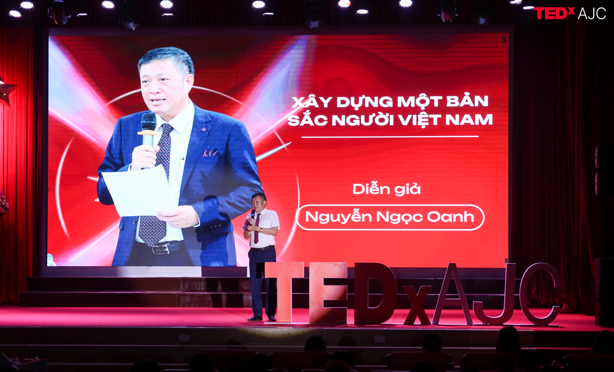Hành trình đi tìm bản sắc cá nhân tại chương trình TEDx AJC: The Matrix ...