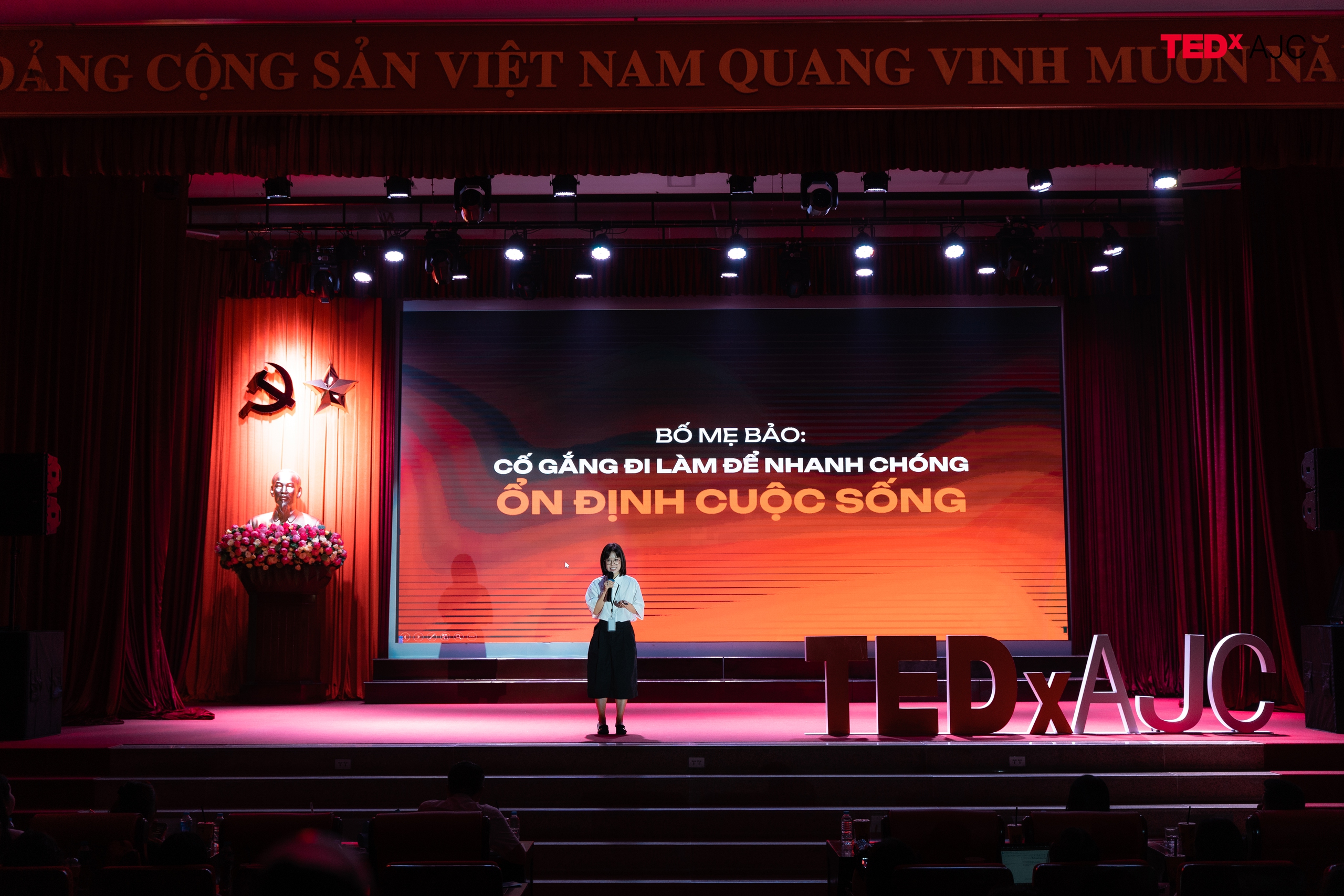 Hành trình đi tìm bản sắc cá nhân tại chương trình TEDx AJC: The Matrix ...