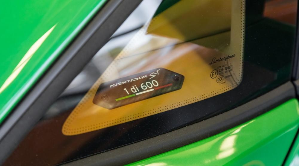 Giá xe Lamborghini Aventador SV mới nhất tháng 8 năm 2020 tại Việt Nam