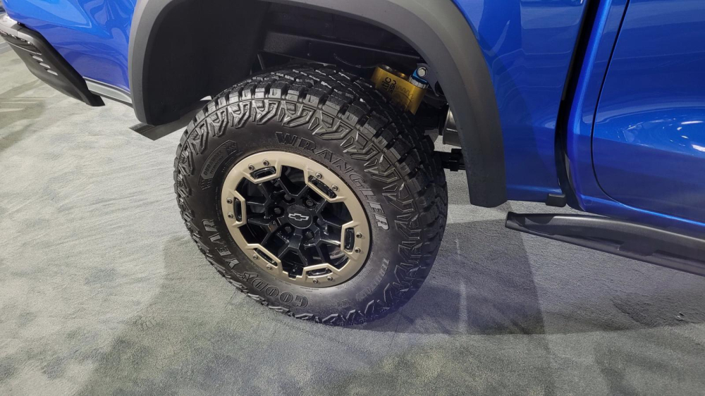 Vén màn Chevrolet Colorado ZR2 Desert Boss Edition 2023 - đối thủ tiềm ...