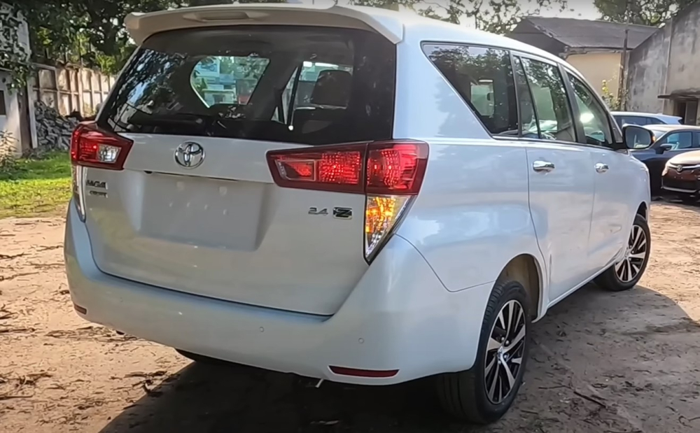 Cận cảnh phiên bản cao cấp nhất mới ra mắt của Toyota Innova thế hệ cũ ...