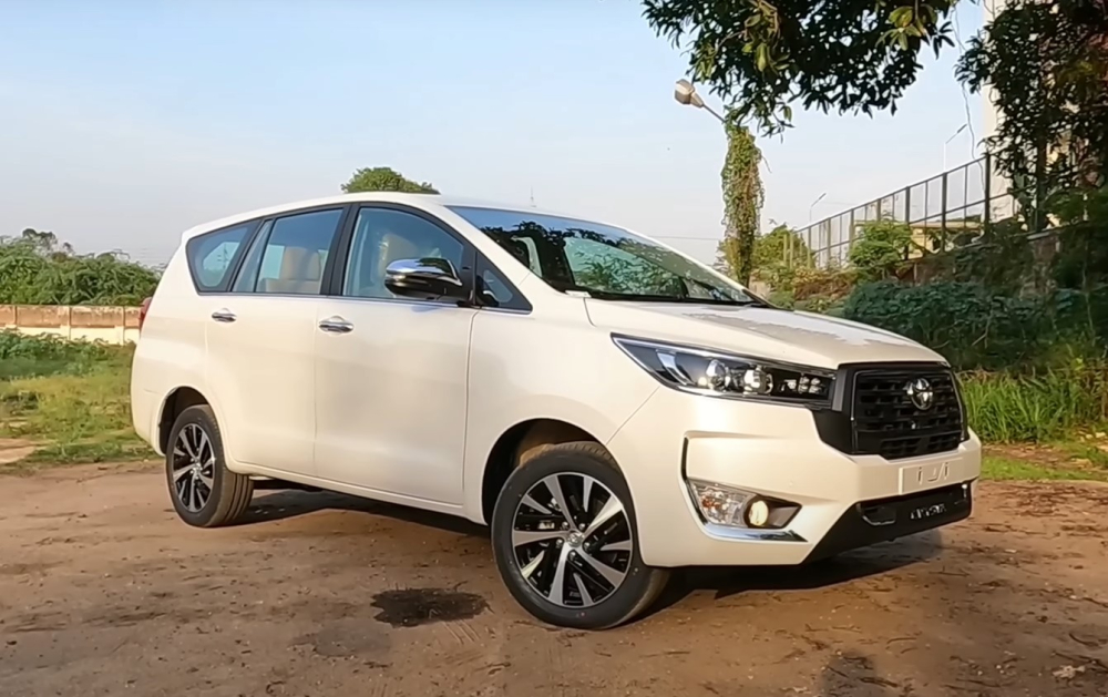 Cận cảnh phiên bản cao cấp nhất mới ra mắt của Toyota Innova thế hệ cũ ...