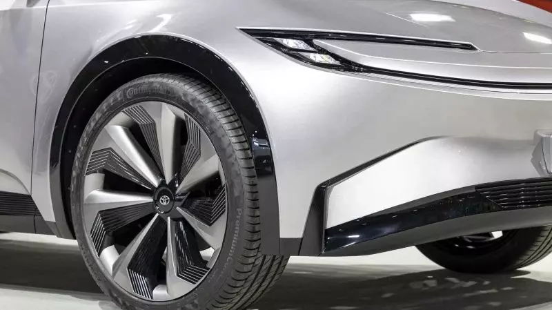 Toyota vén màn mẫu SUV điện với thiết kế mượt mà, dùng công nghệ của ...