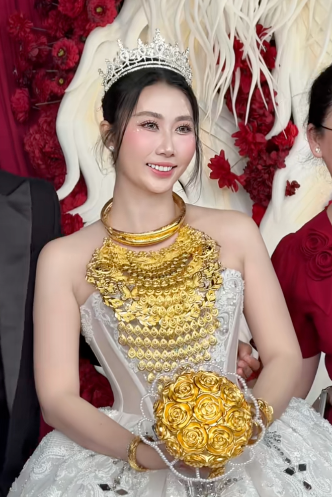 Đám cưới hào môn tại Bến Tre: Cô dâu đeo 15 lượng vàng, nghi thức cưới ...
