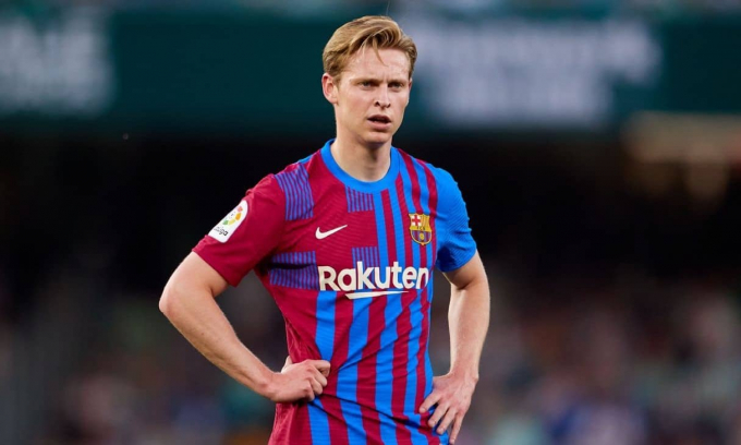 Xavi phá vỡ im lặng về tương lai của De Jong